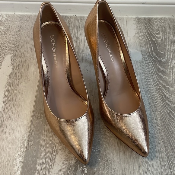 BCBGeneration | Shoes | Nib Bcbgeneration Heidi Scrunched Metallic Rose ...